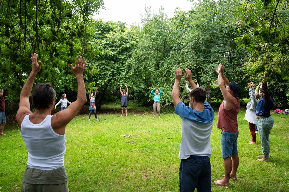 Qigong and the Wim Hof Method with Gus and Emma – Sunhouse